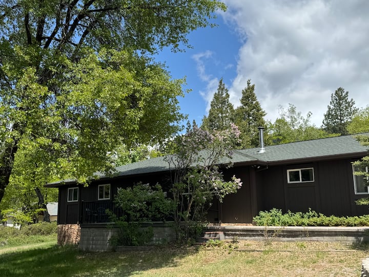 Lotus House On The Slope Of Mt Shasta - Mount Shasta, CA