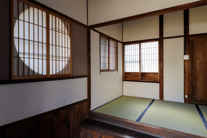 熊本駅から車で3分｜高台に佇む古民家一棟貸切宿｜guest House景｜絶景と和モダン滞在 - Kumamoto