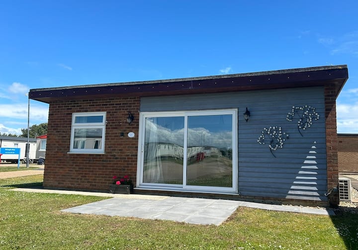 Happy Days Holiday Home - Dungeness