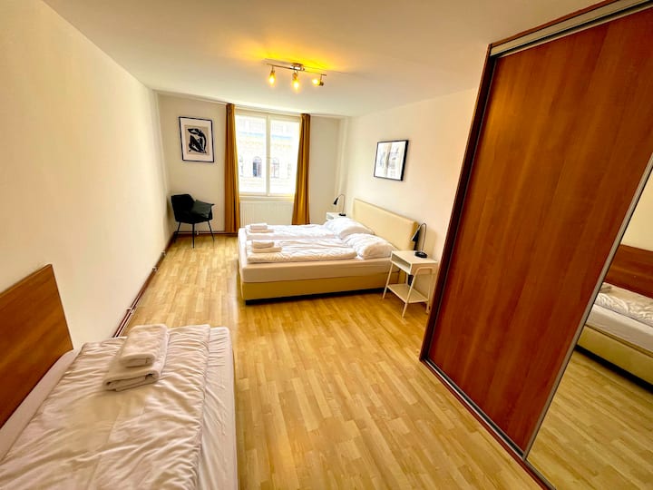 Anglicka Downtown 99 Sq.m. Apt. - Prague