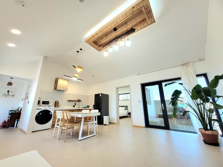 *할인*제주오늘-해동_제주돌담 행원리 소형견가능 월정리 코난비치 풍차풍경 카멜카페(4인) - Jeju-si