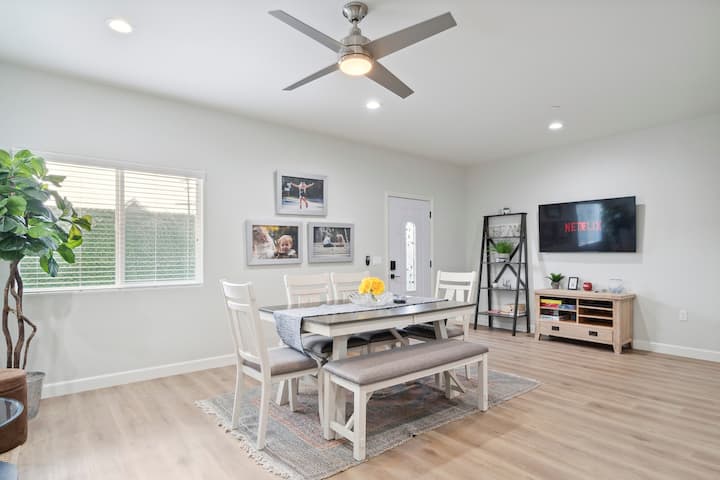 Comfort/spotless 12 Guests - New 3br Disney/beach - Huntington Beach, CA