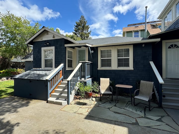 Pet-friendly Cottage In The Center Of Everything - Berkeley, CA