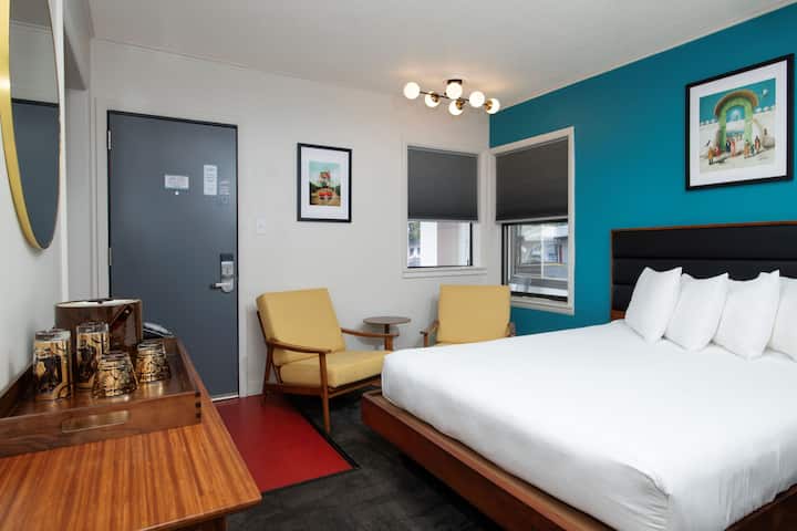 Classic Retro Motel In Bozeman - Bozeman, MT