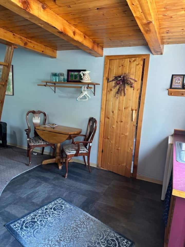Simple Clean Alaskan Cabin. - Seward, AK