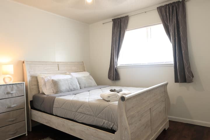 Cozy Comfort Steps From Ut + 10 Min To Dt - Austin, TX