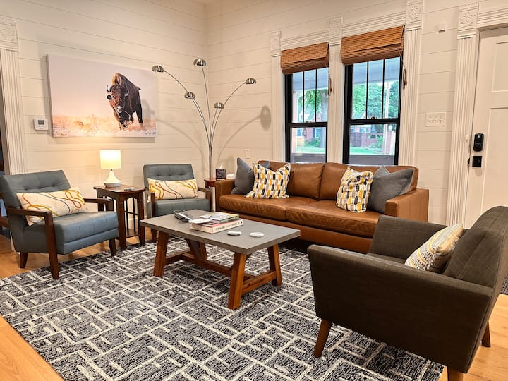 King Bed | Historic 2br/2ba Near Osu & Downtown - Oklahoma State University, Stillwater