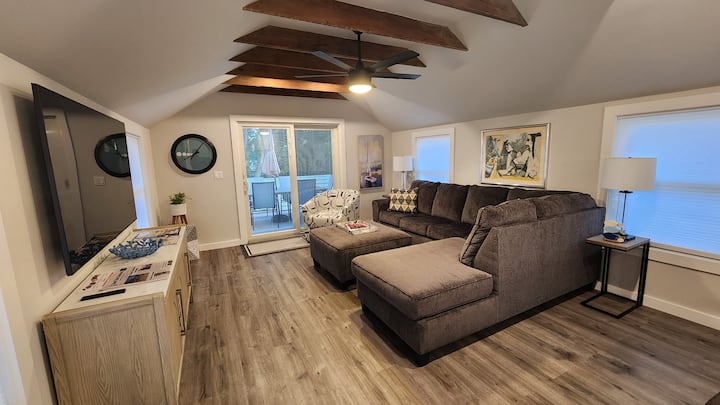 Beautiful 2 Bedroom, 2 Bath Greenport Village Loft - Greenport, NY