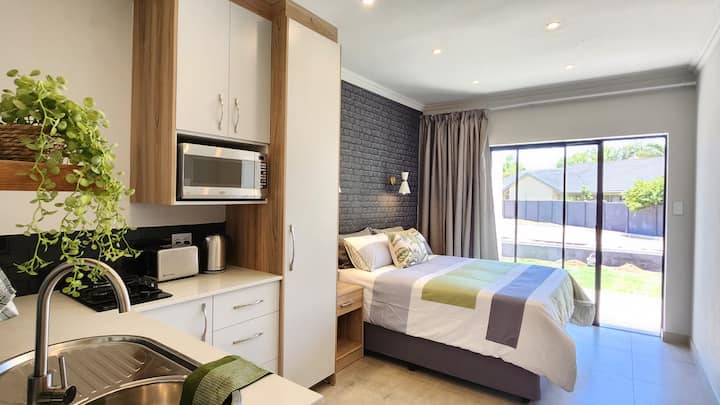 Modern Private Suite - Alberton