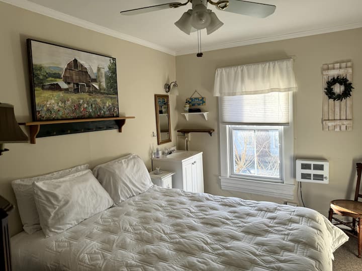 Bath Avenue - Room 8 - Belmar, NJ