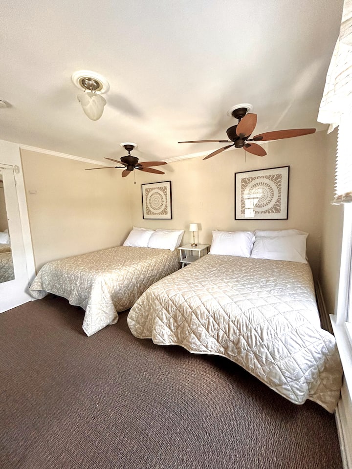 Bath Avenue - Room 10 - Ocean Grove, NJ