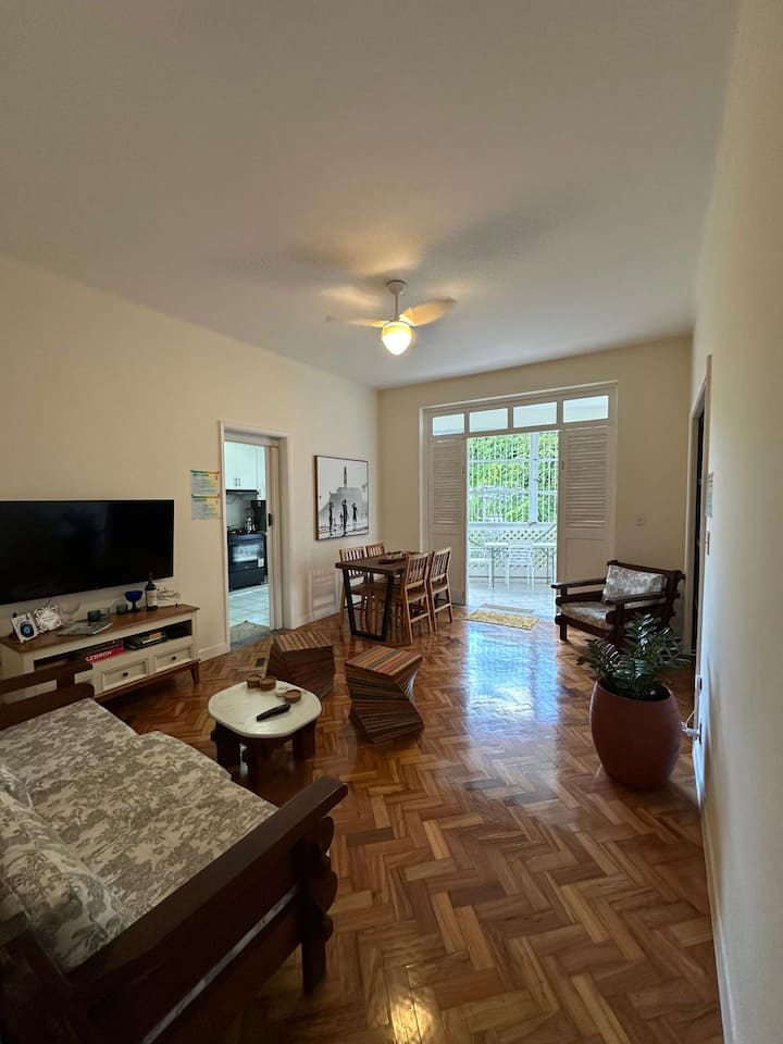 Vintage Airy Bright Barra Beach Apartment - Salvador