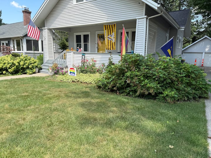 Private Floor W/ Bath Walkable To Downtown & Vu - Valparaiso, IN