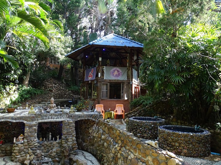 Garden Retreat With Hot Springs And Temple, Pai - Thailand
