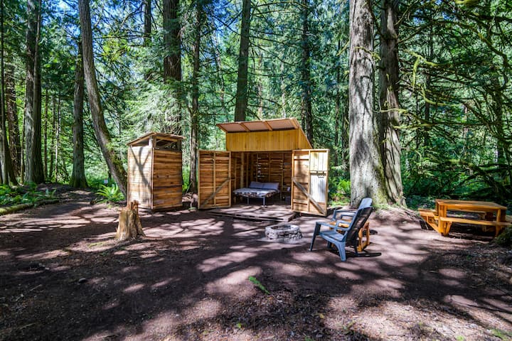 Rustic Riverside Cabin W/ Hot Tub & 3 Beaches - Enumclaw, WA