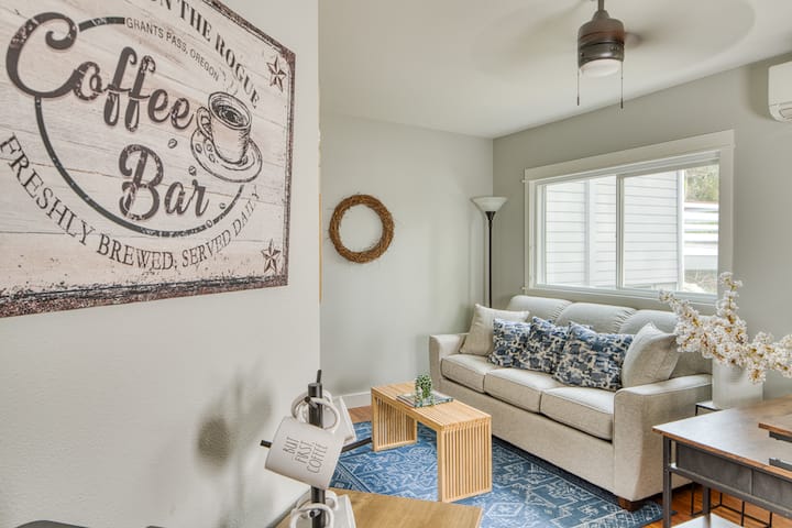 Retreat On The Rogue, Private Riverfront Access! - Grants Pass, OR