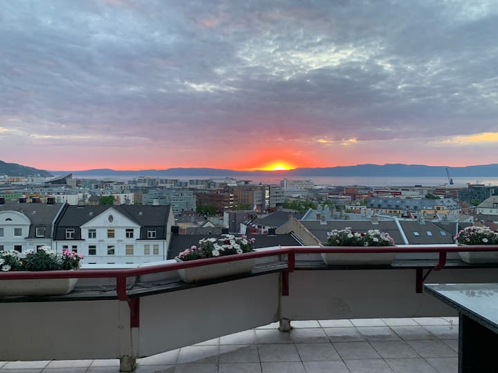 Sentral! Utsikt! Rolig! 4-roms.
Kontorplasser - 特隆赫姆