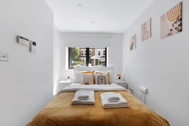 Manor House Studios By Morethanstays | Step-free - London, UK