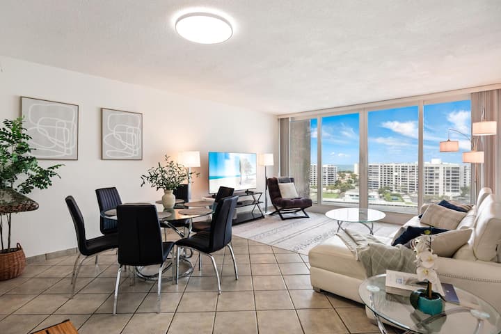 2 Bed + 2bath Beach Front Condo In Hollywood Beach - Hollywood, FL