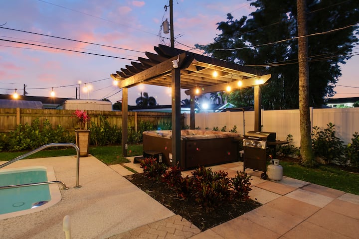 Tropical Heated Pool, Spa, Cold Plunge - Palm Beach Gardens, FL