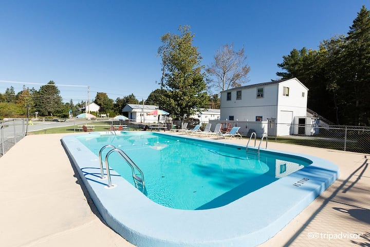 3 Bedroom _pool, Playarea, Campfire Cozy Apt - Acadia National Park