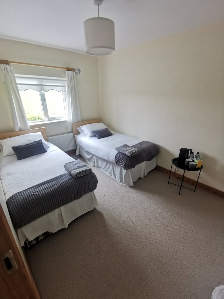 Room In Loughrea Town With 2 Single Beds - Loughrea