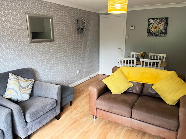 Claygate Place - Entire 2 Bed House With Parking - Nottingham
