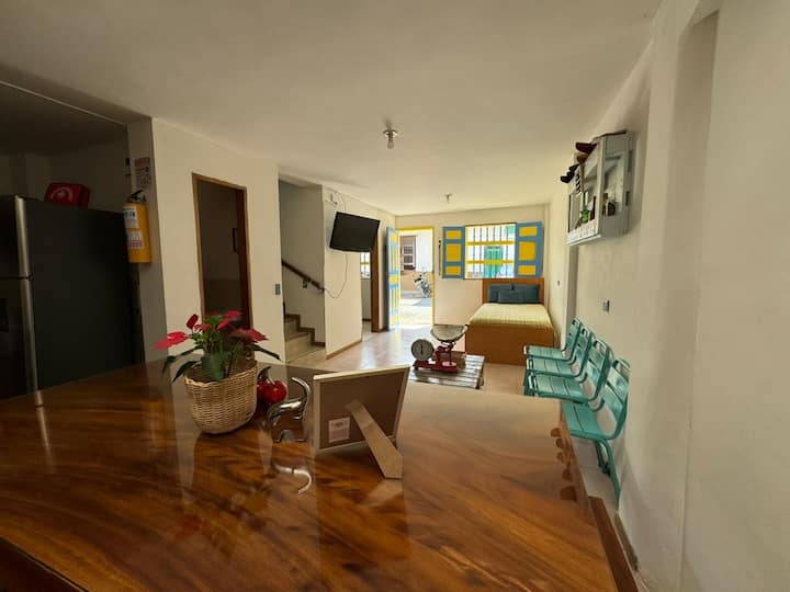 Cozy Colonial House Near The Park - Jardín