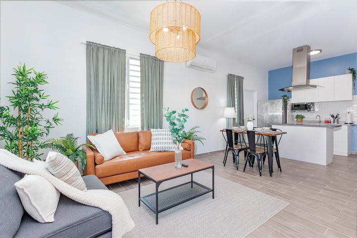 Remodeled + Generator + Patio Sunny Getaway Apt B - San Juan