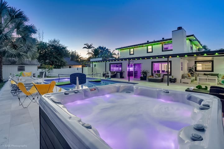 Luxury Resort Heated Salt Pool, Spa & Sports Oasis - Plantation, FL