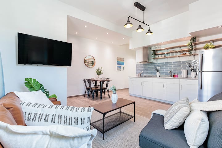 Remodeled + Generator + Patio Sunny Getaway Apt D - San Juan