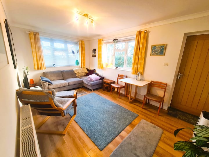 Homely One Bedroom Flat With Parking & Garden - Slough