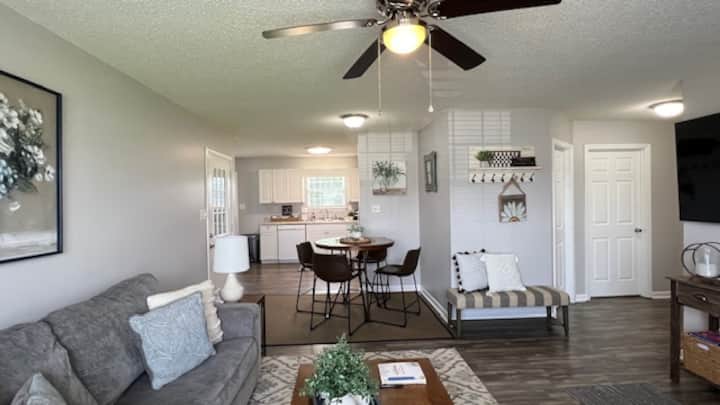 Urban Bliss
/2 Bedroom Plus Sleeper Sofa - Cleveland, TN