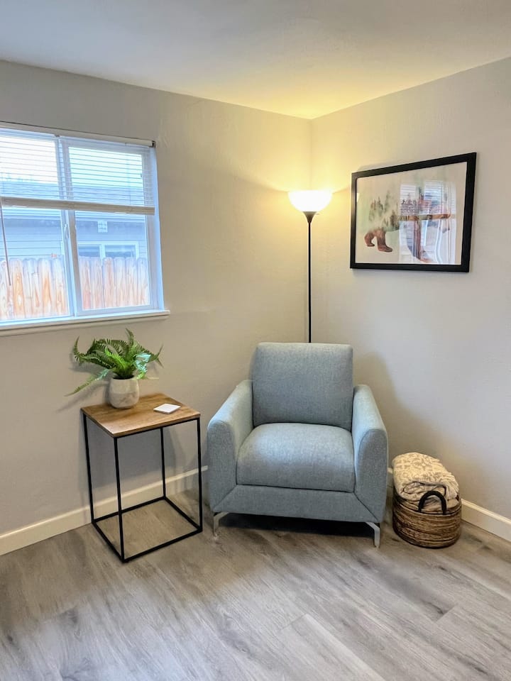 Spacious 1br 2 Bath & Office Near Sloans! - Lakewood, CO