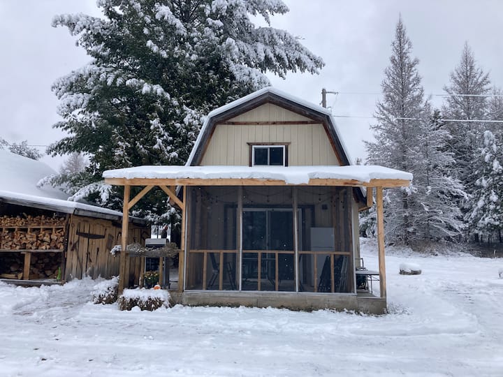 Hideaway Tiny Cabin - Peninsula, MI