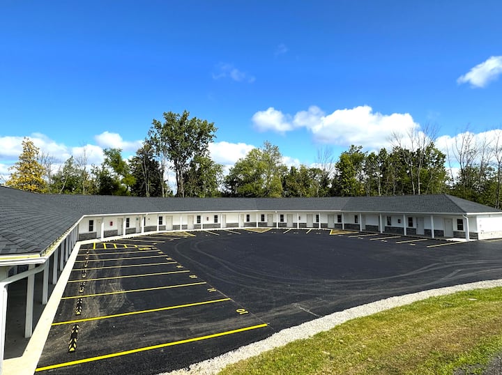 Twin Rock Suites, Ontario, Ny: Safe & Private - Ontario, NY