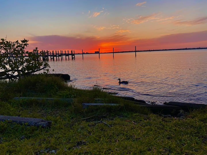 Waterfront Private Condo, Downtown Fort Myers - Fort Myers, FL