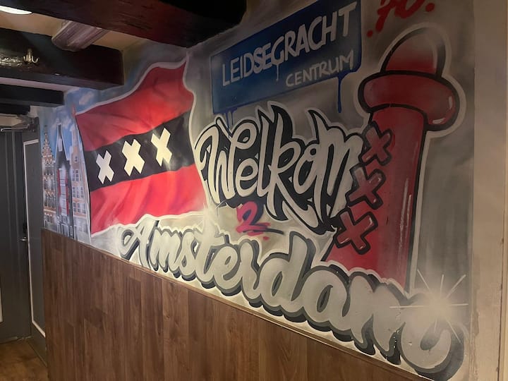 5-person Private Room Canal View - Shared Shower - Amsterdam