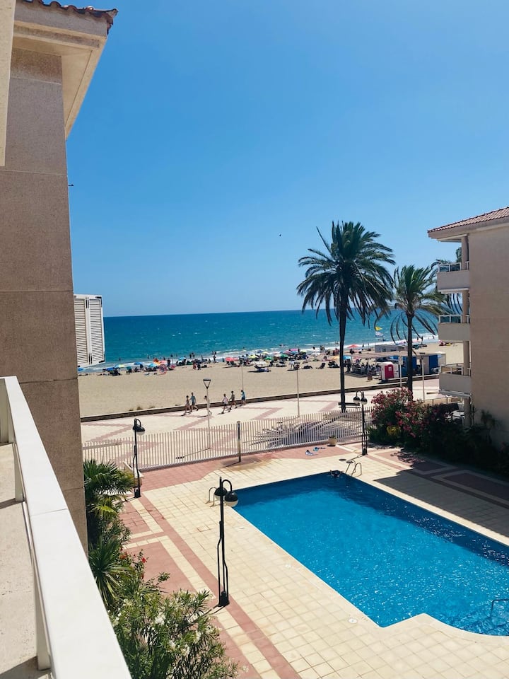 Beachfront Apartment With Pool - El Vendrell