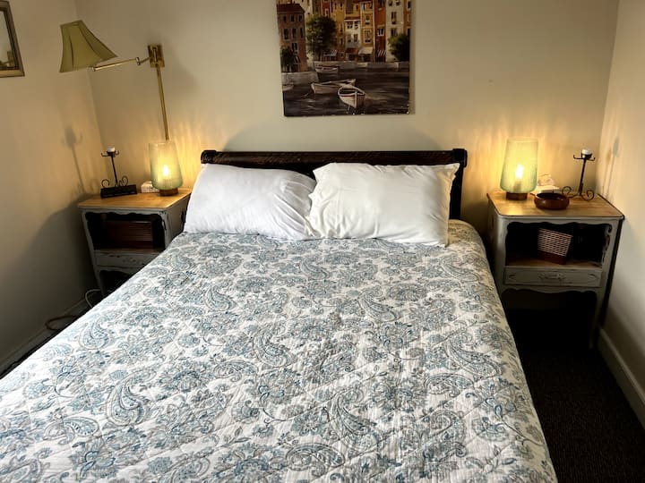 Bath Avenue - Room 16 - Asbury Park, NJ
