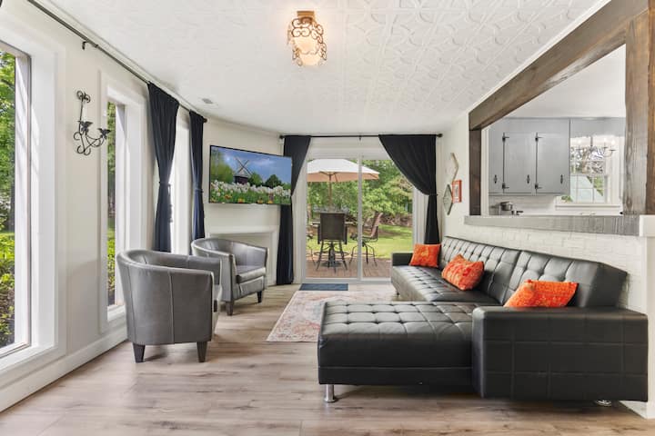 Quiet Neighborhood Three Bedrm Home - Travelers Rest, SC