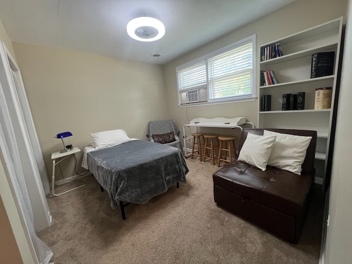 Full+twin - Guestsuite Adjacent To Wheaton College - Wheaton, IL