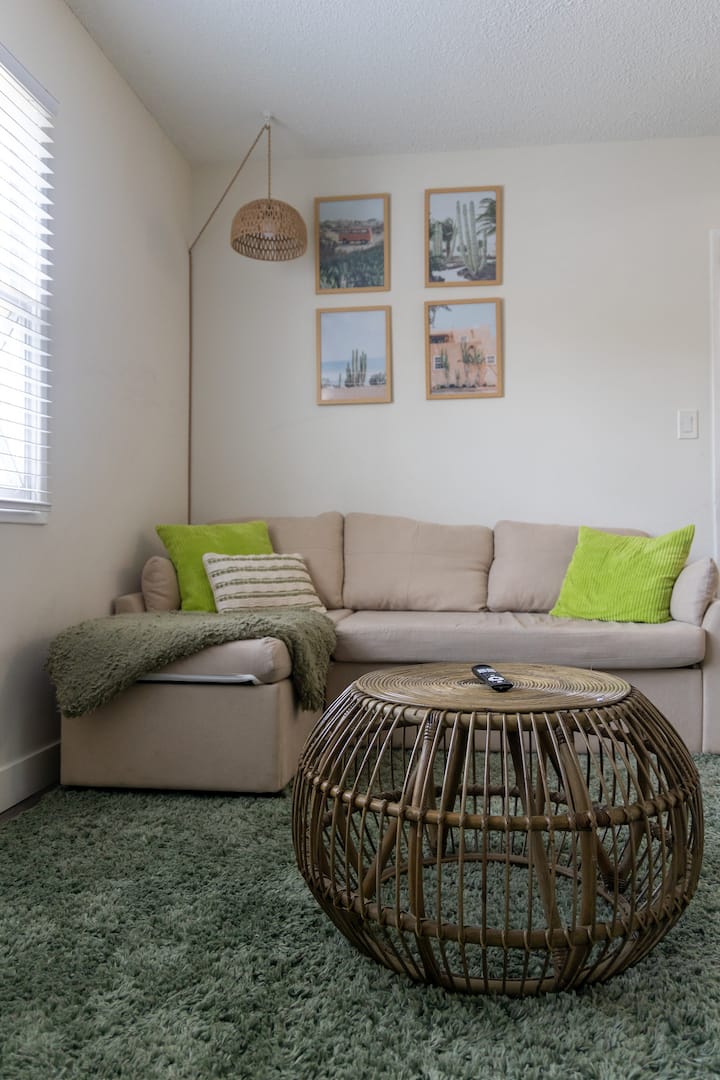 Cozy Retreat Near Retro Row - 2840 E 6th St Unit 1 - Long Beach, CA