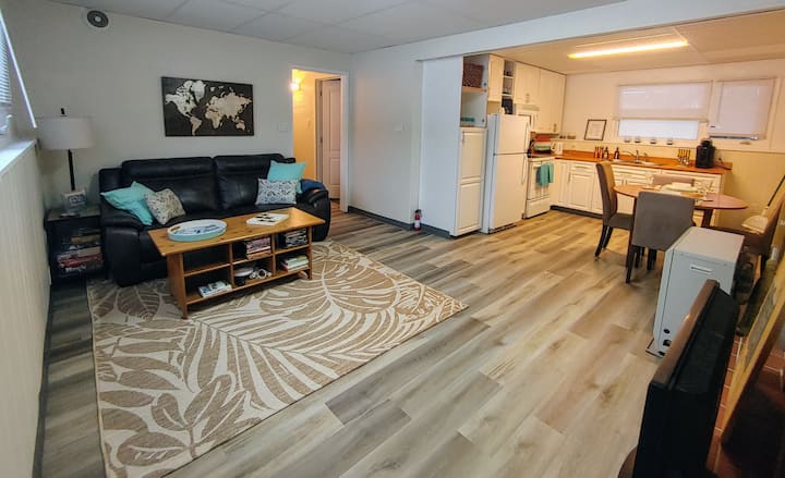 Basement Apartment Private Suite - 白馬鎮