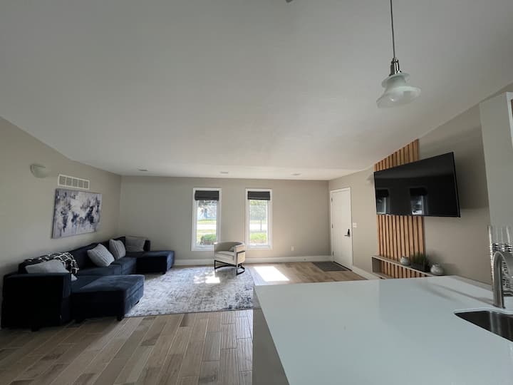 The Crystal Rose House
Spacious, Modern And Bright - Van Buren State Park, Van Buren