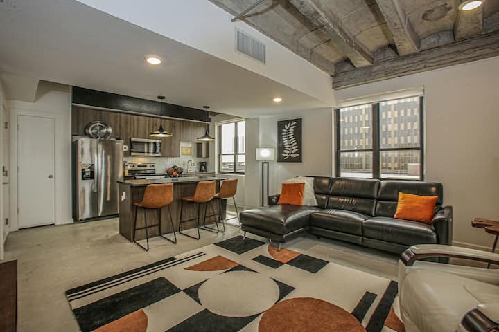 Downtown Modern Industrial Oasis - Columbia, SC