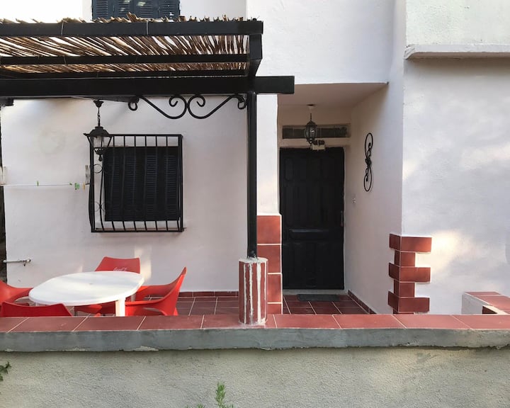 Niveau De Villa Avec Terrasse Et Garage - Annaba