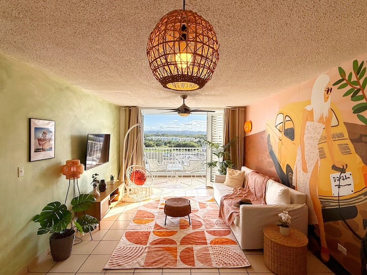 Beach Getaway W Pool + Balcony+parking! - San Juan