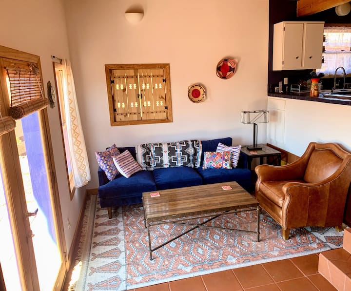 Catbird Seat Casita: Your Cozy Red Rock Retreat - San Ysidro, NM