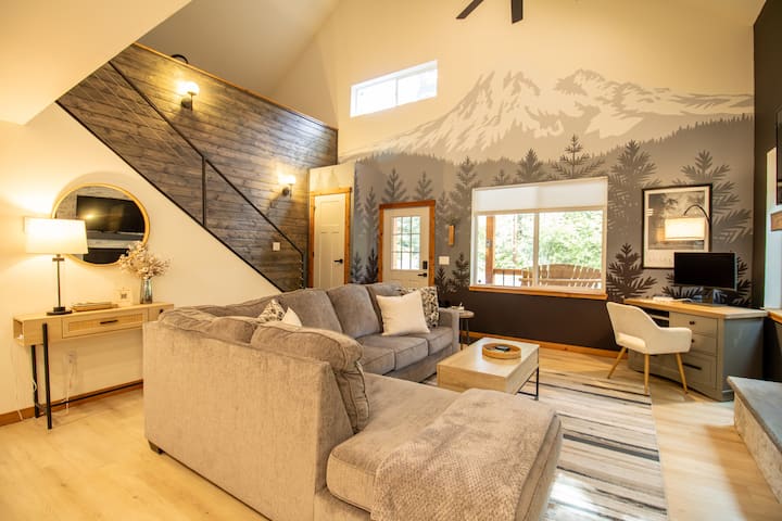 Summer Getaway At Mt Rainier | Sleeps 8 | Hot Tub - Ashford, WA